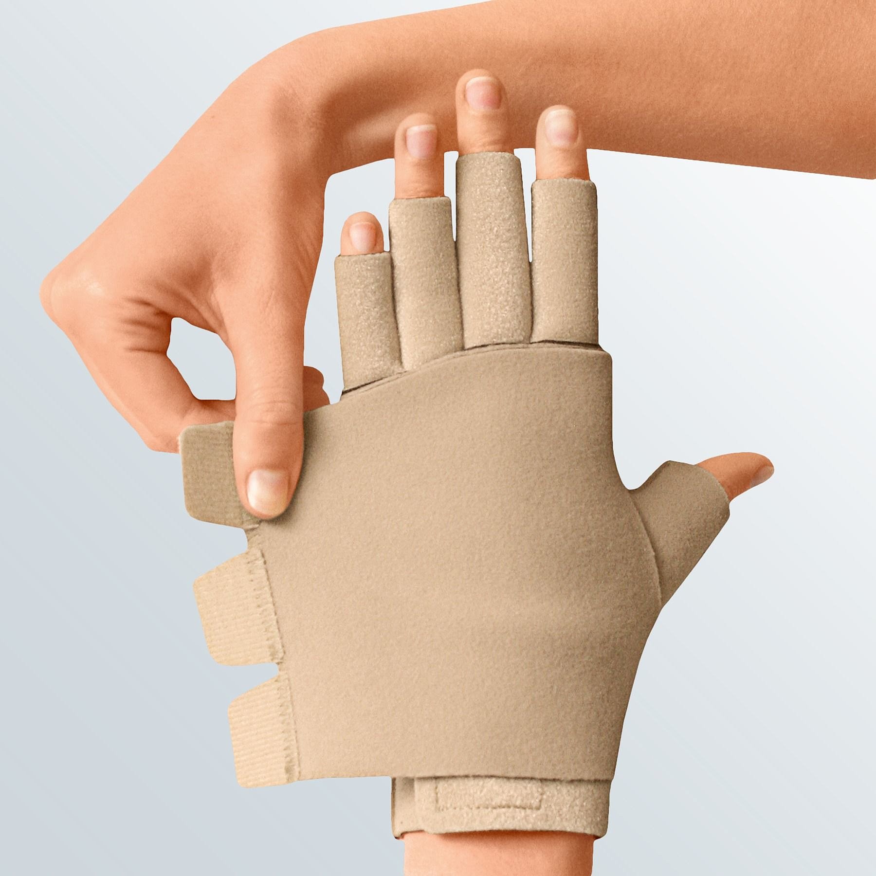 circaid juxtafit essentials glove with dorsum strap handschoen met rugband