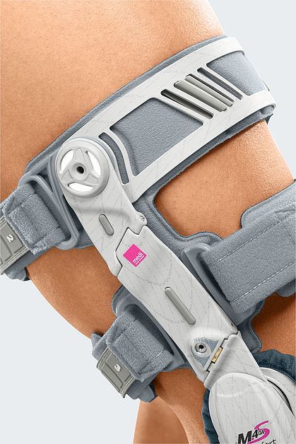 M.4®s OA comfort: varus/valgus offloading knee brace | medi